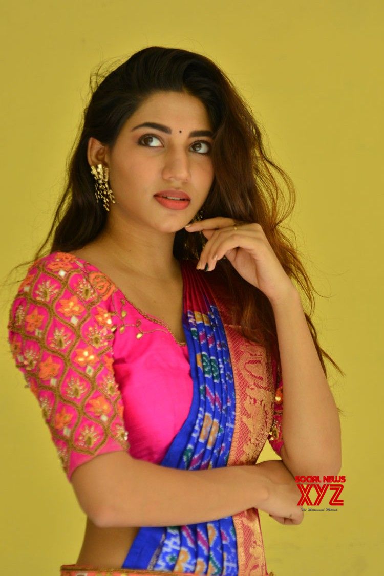 Actress Sonakshi Singh Rawat New Stills From Naa Love Story Movie ...