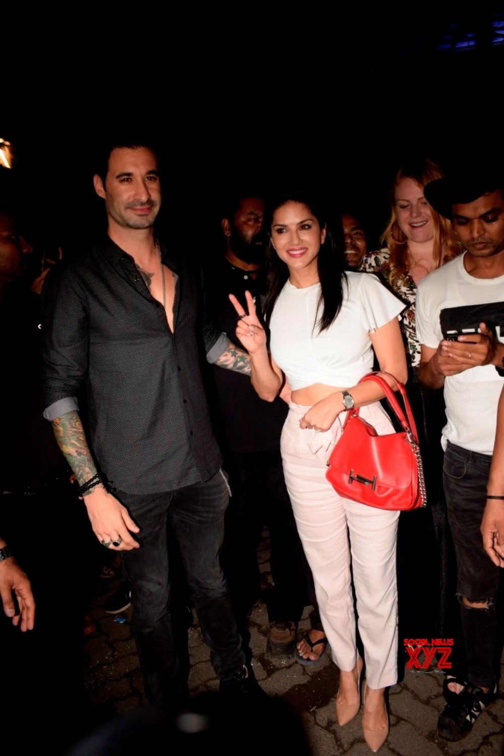 Mumbai: Sunny Leone and Daniel Weber seen at Mumbai's Juhu #Gallery ...