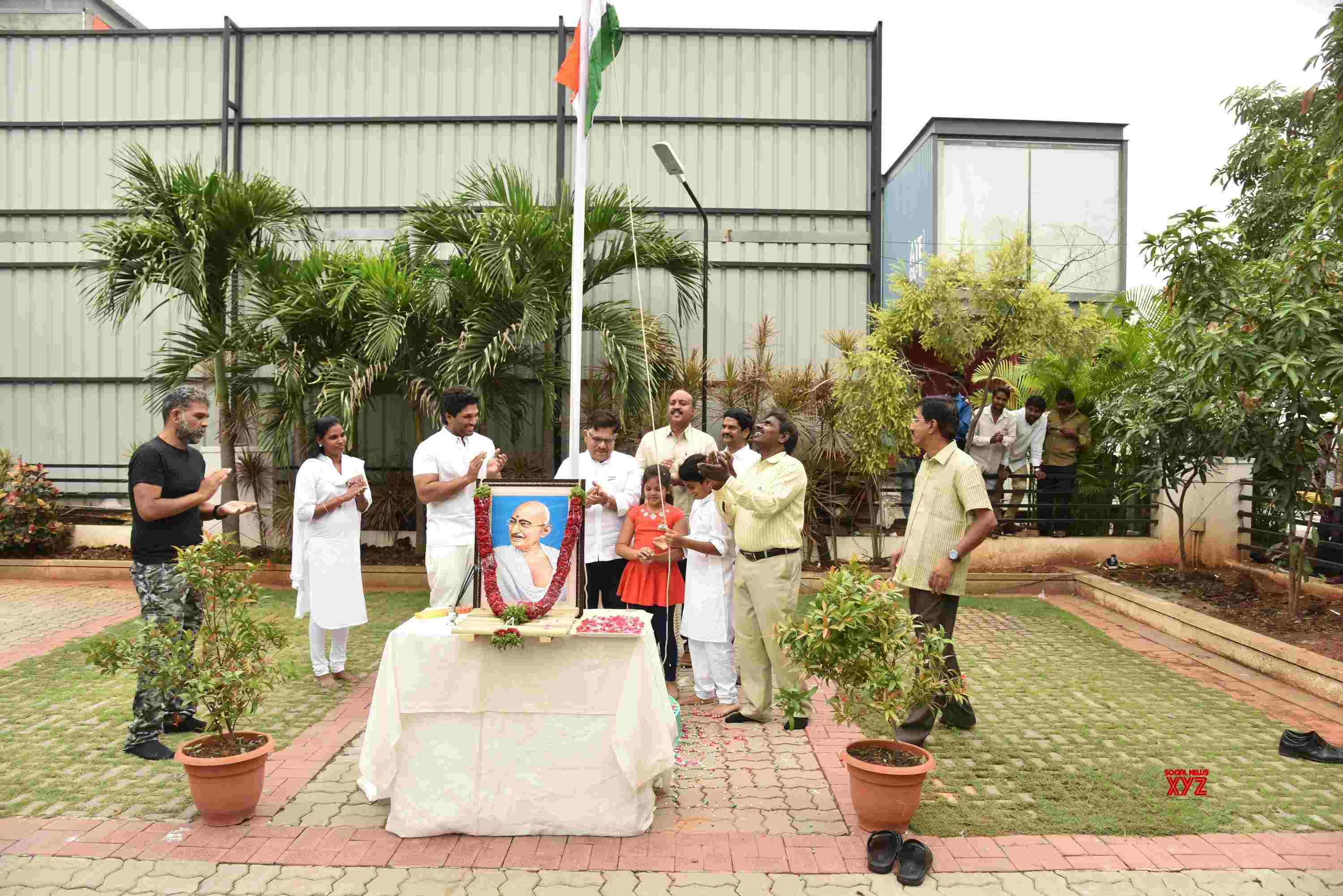 Allu Arjun And Family At Geetha Arts Office Flag Hoisting Gallery ...