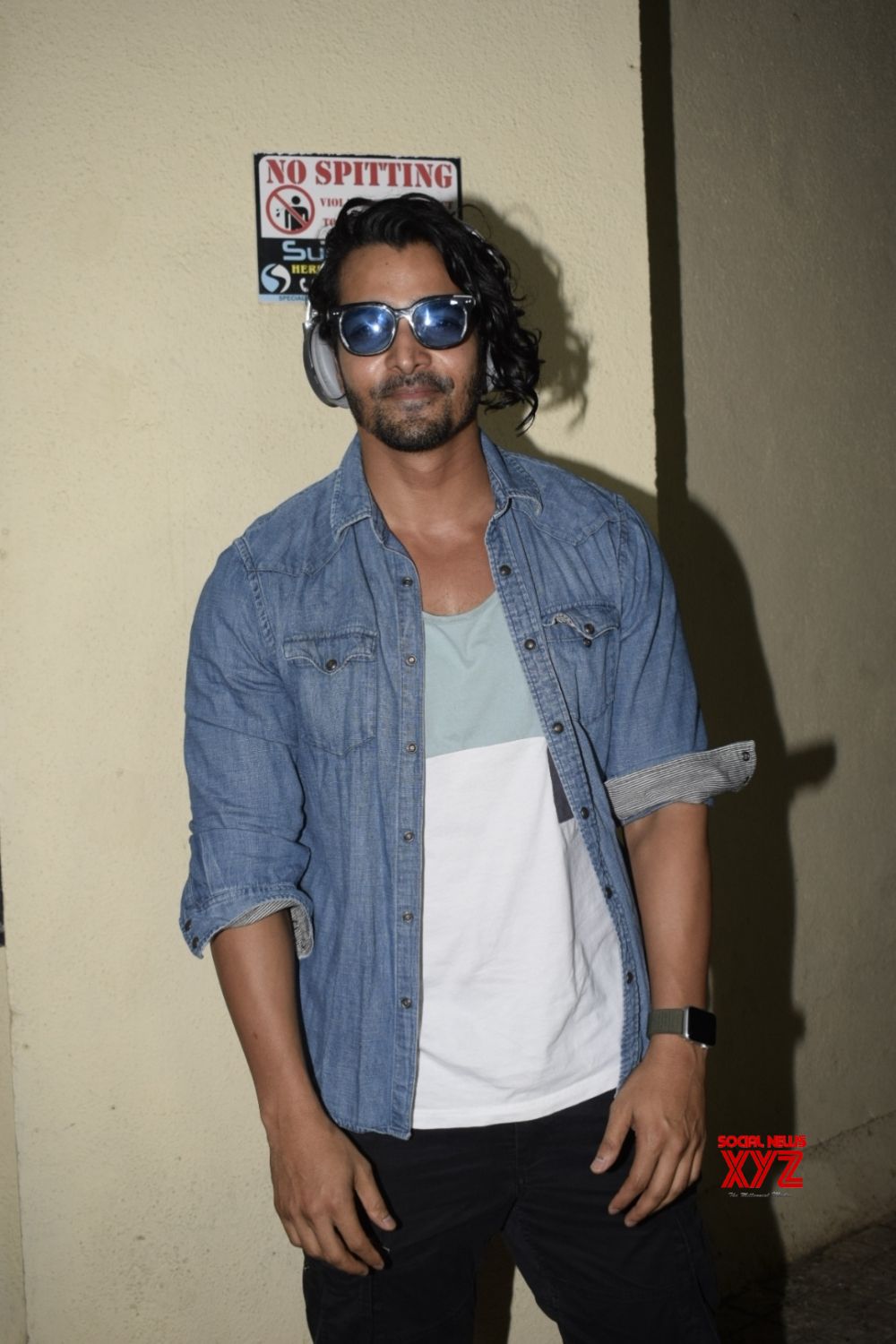 Mumbai: Harshavardhan Rane seen at Mumbai's Juhu #Gallery - Social News XYZ