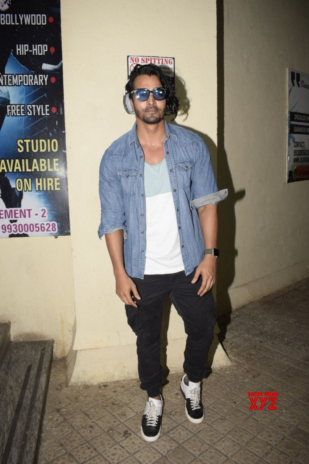 Mumbai: Harshavardhan Rane seen at Mumbai's Juhu #Gallery - Social News XYZ