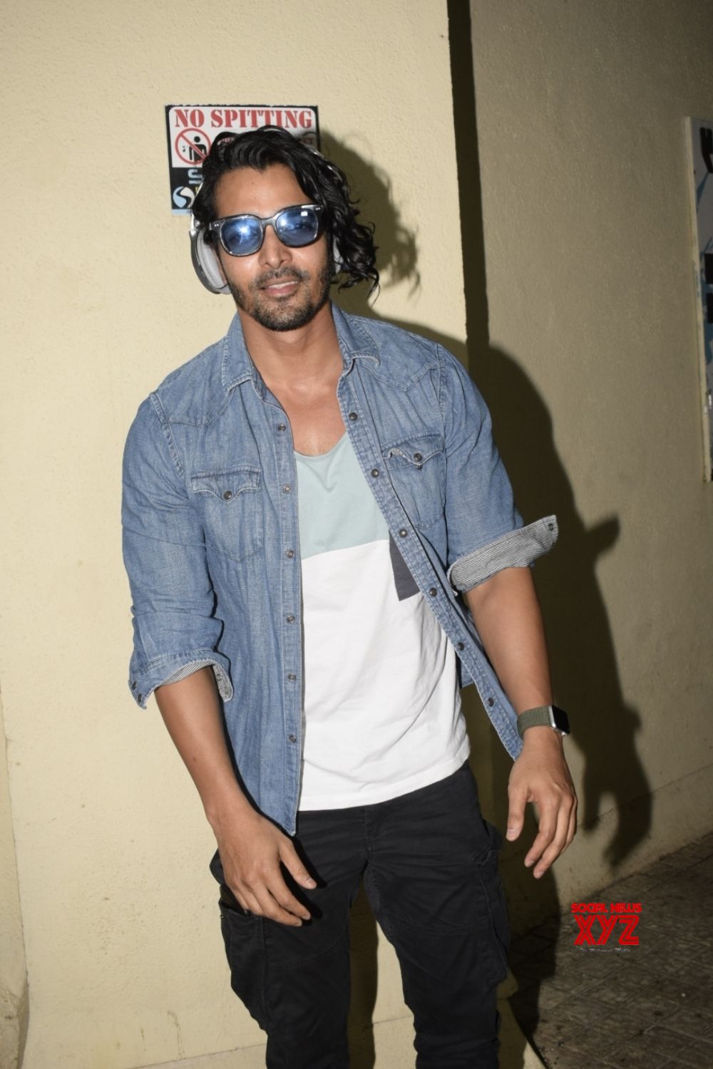 Mumbai: Harshavardhan Rane seen at Mumbai's Juhu #Gallery - Social News XYZ