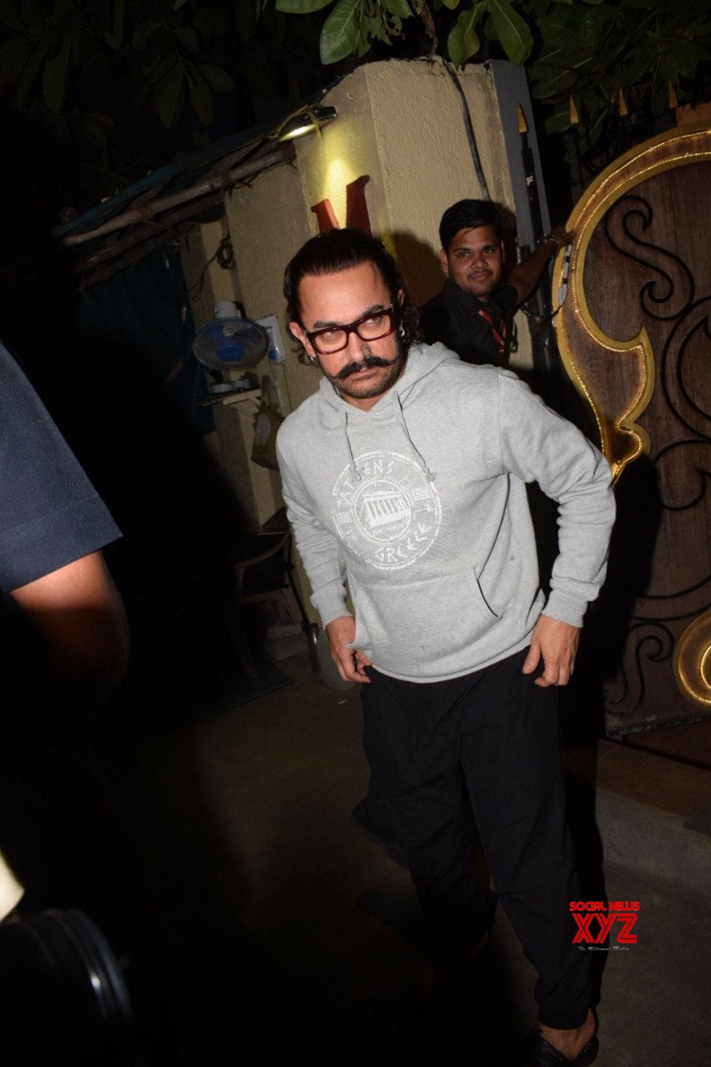 Mumbai: Aamir Khan seen at Mumbai's Juhu #Gallery - Social News XYZ