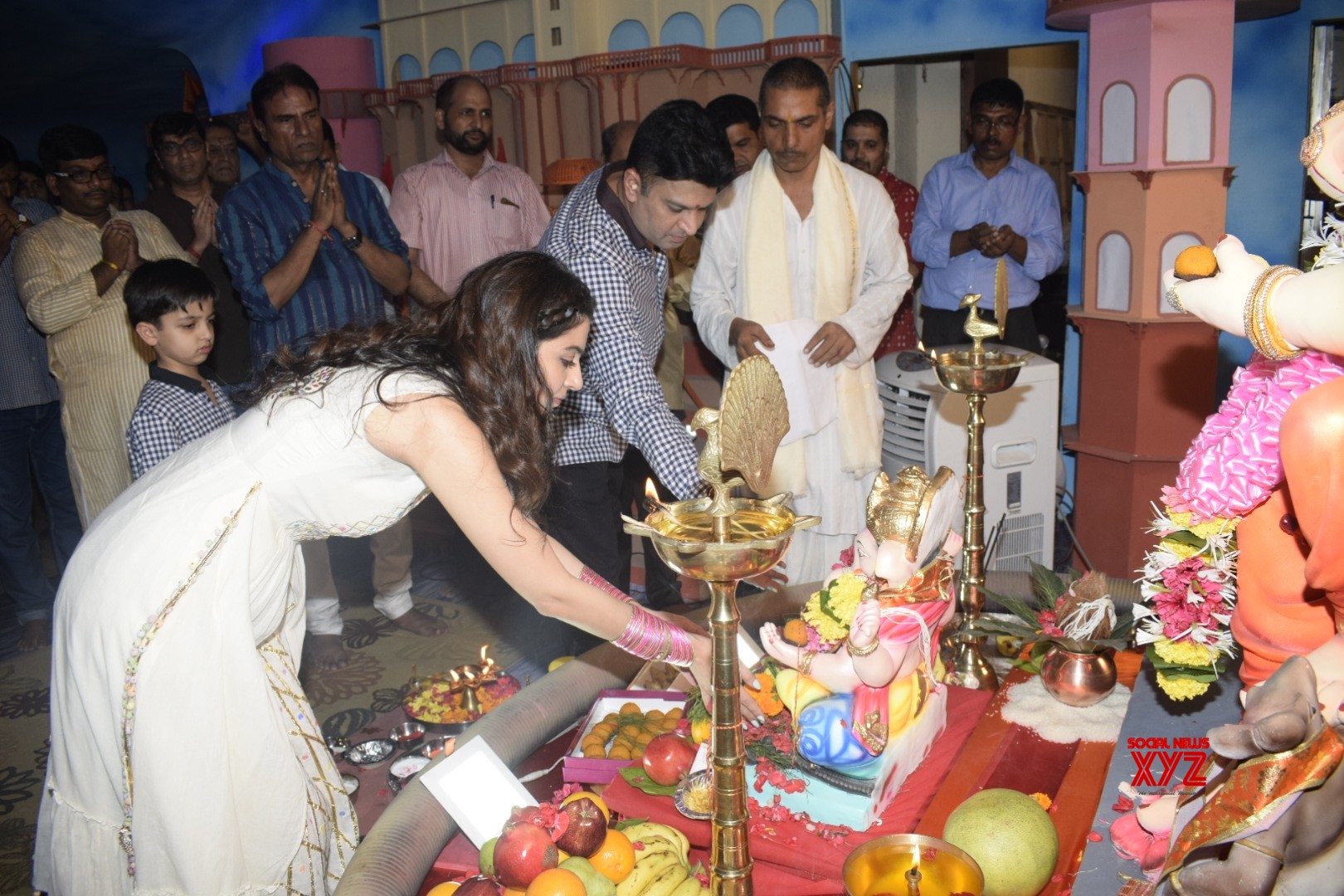Mumbai: Bhushan Kumar, Divya Khosla Kumar and Ruhaan Kumar perform ...