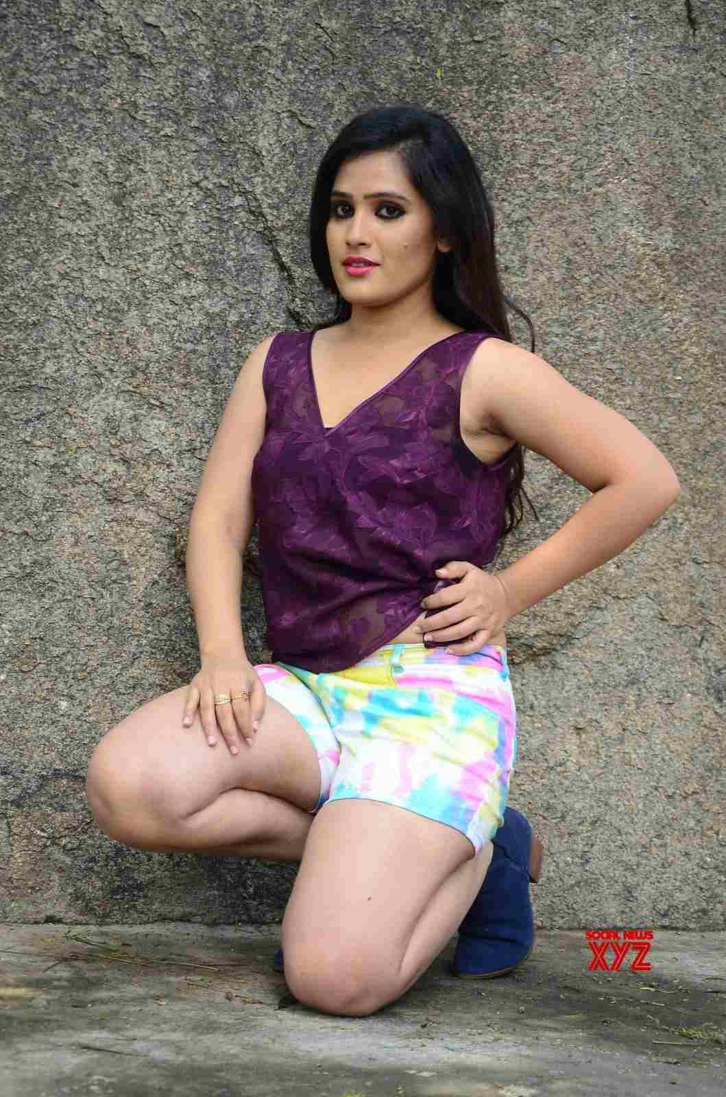 Actress Sri Anusha Stills From Nuvendhuku Nachave Sailaja Movie Opening ...