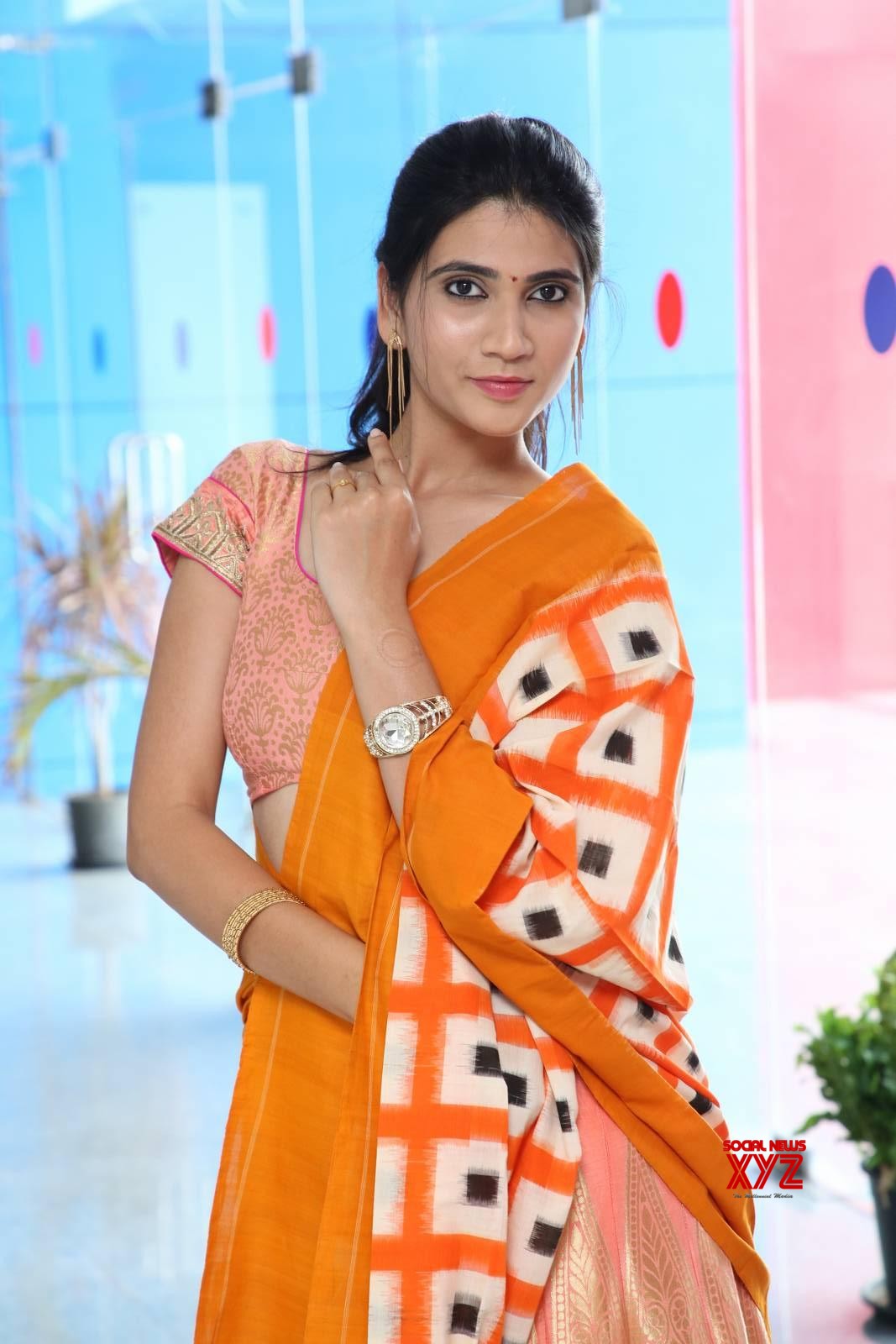 Miss Queen Of India 2018 Finalist Sandhya Thota Inaugurated Pochampally ...