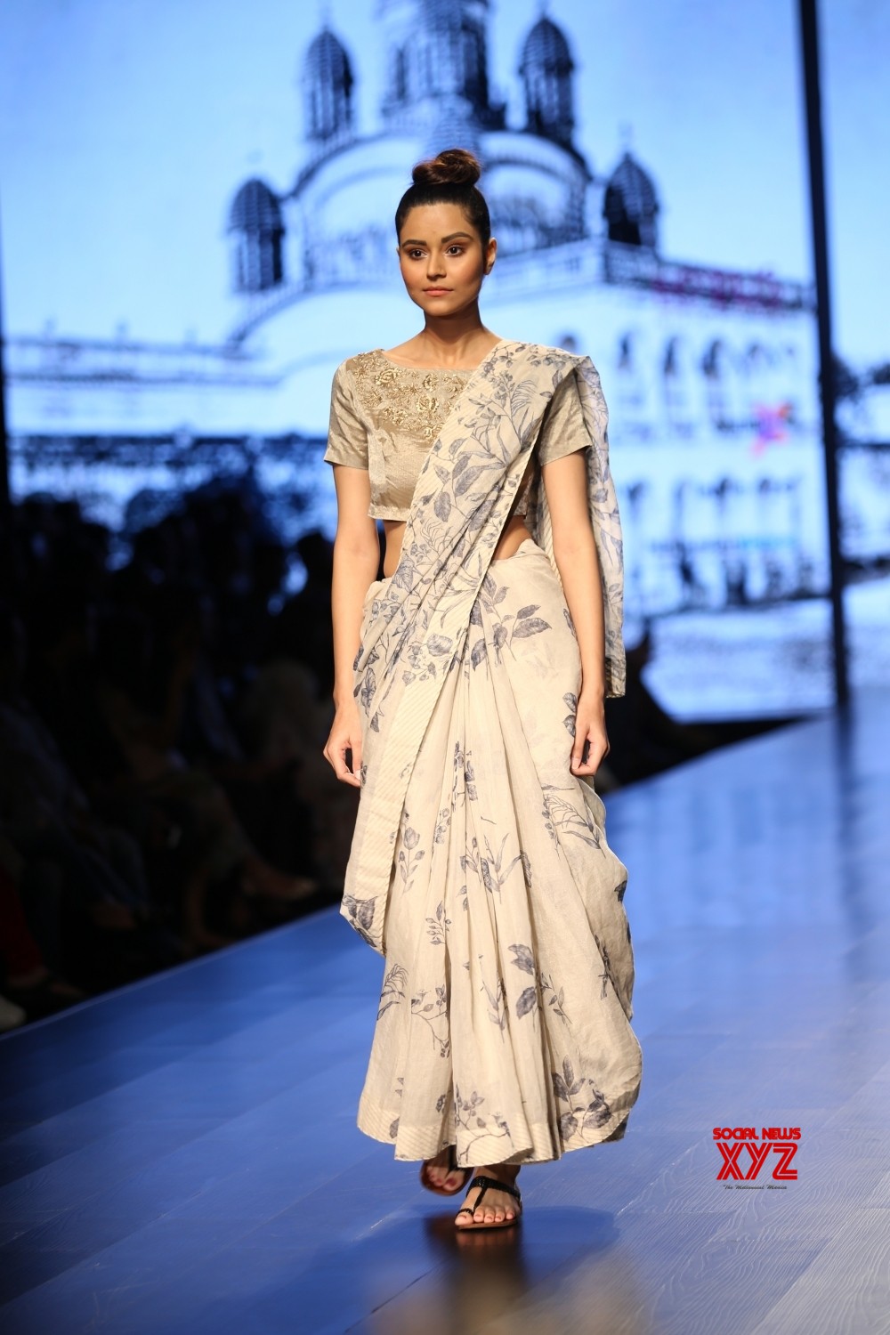 New Delhi: Lotus Make Up India Fashion Week Spring Summer 2019 Pratima ...