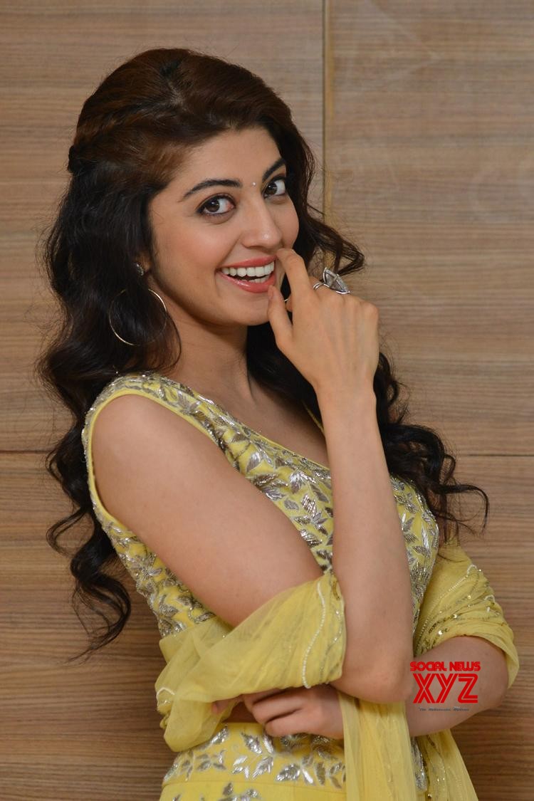 Actress Pranitha Subhash Stills From Hello Guru Prema Kosame Movie ...