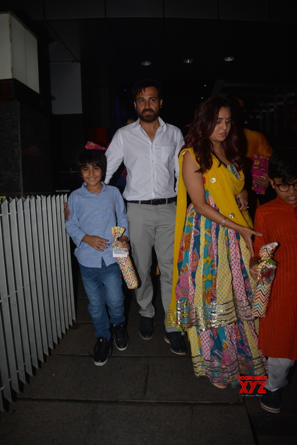Mumbai: Emraan Hashmi seen with family at Bandra #Gallery - Social News XYZ