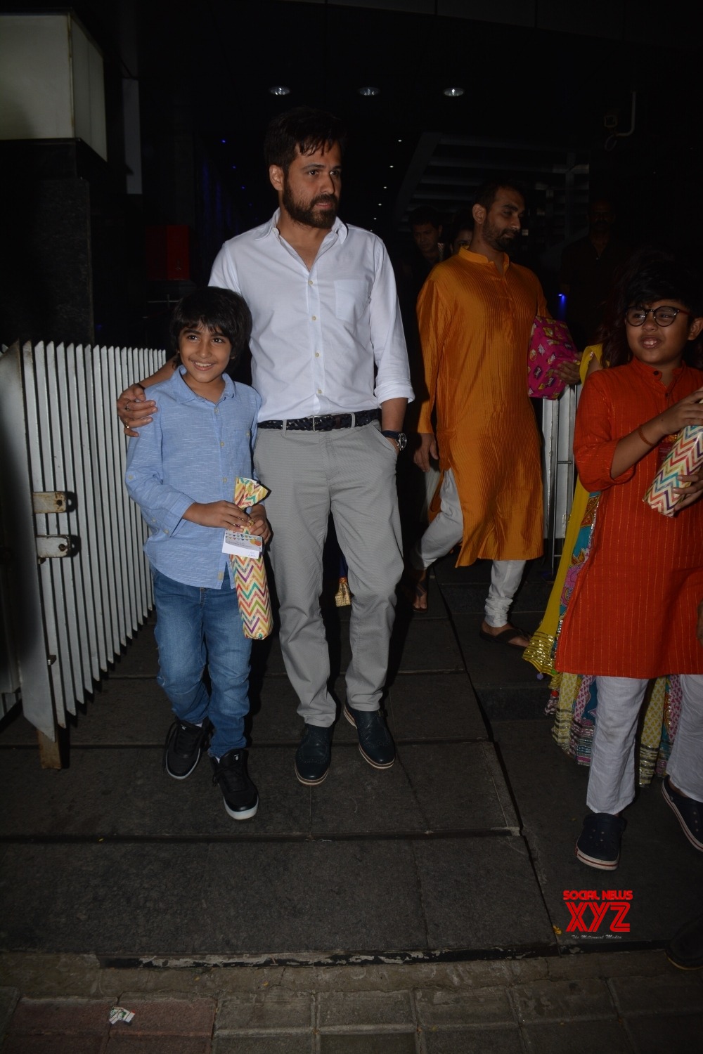 Mumbai: Emraan Hashmi seen with family at Bandra #Gallery - Social News XYZ