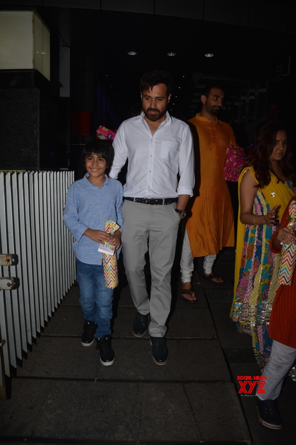 Mumbai: Emraan Hashmi seen with family at Bandra #Gallery - Social News XYZ
