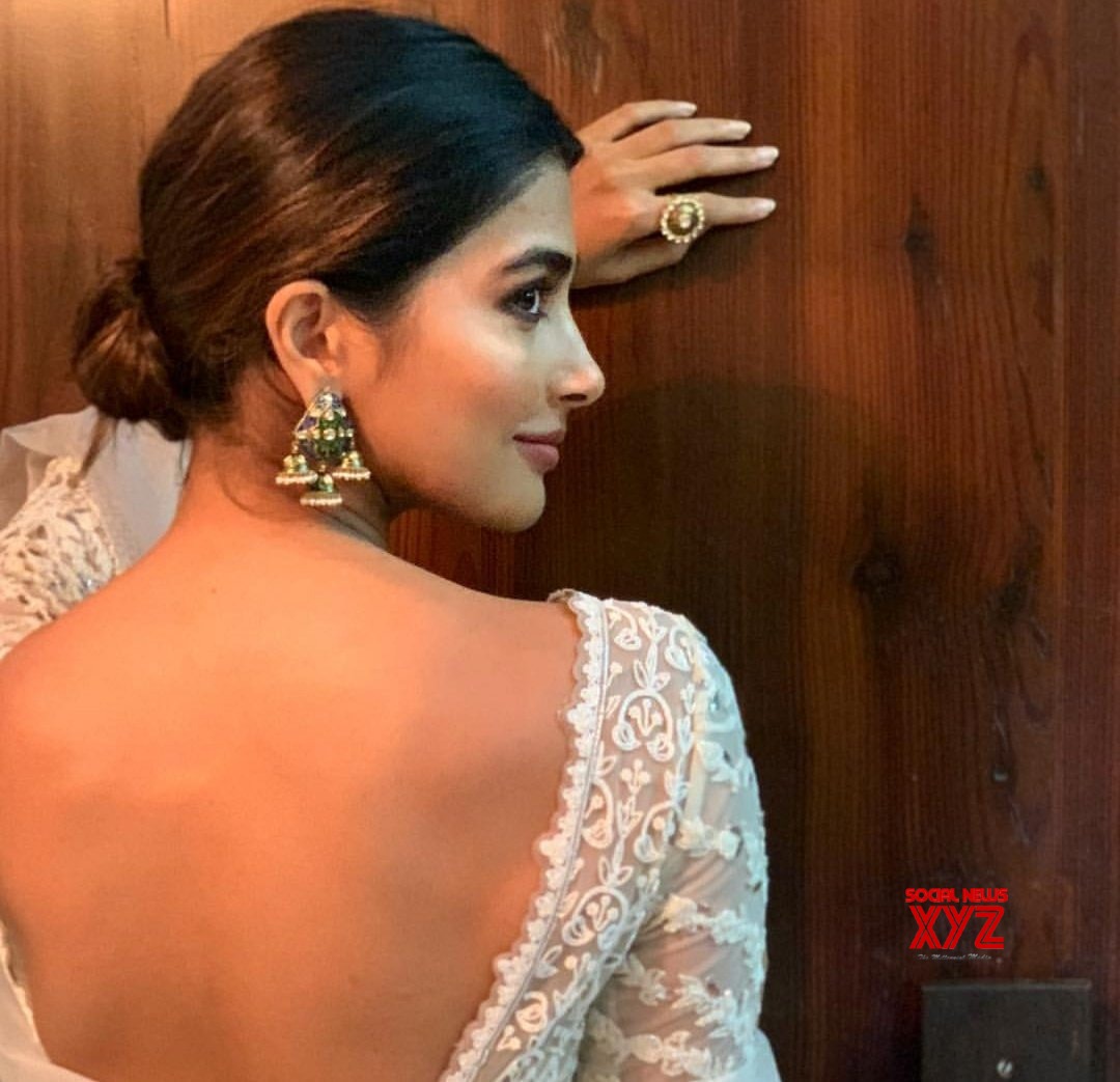 Actress Pooja Hegde Glamour Stills Social News Xyz