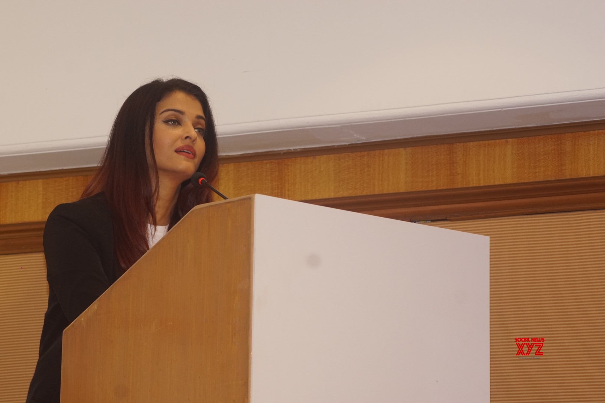 Mumbai: Aishwarya Rai celebrates her father Krishnaraj Rai's birth ...