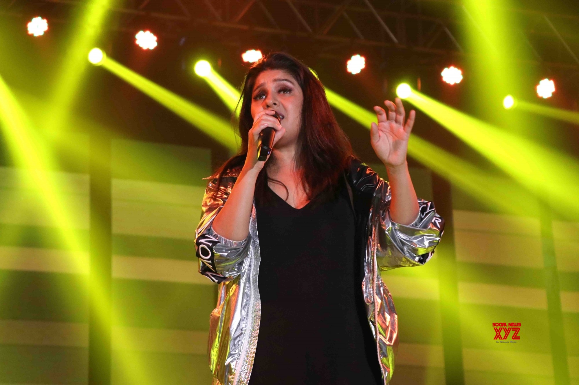 Kolkata: Sonu Nigam, Sunidhi concert #Gallery - Social News XYZ