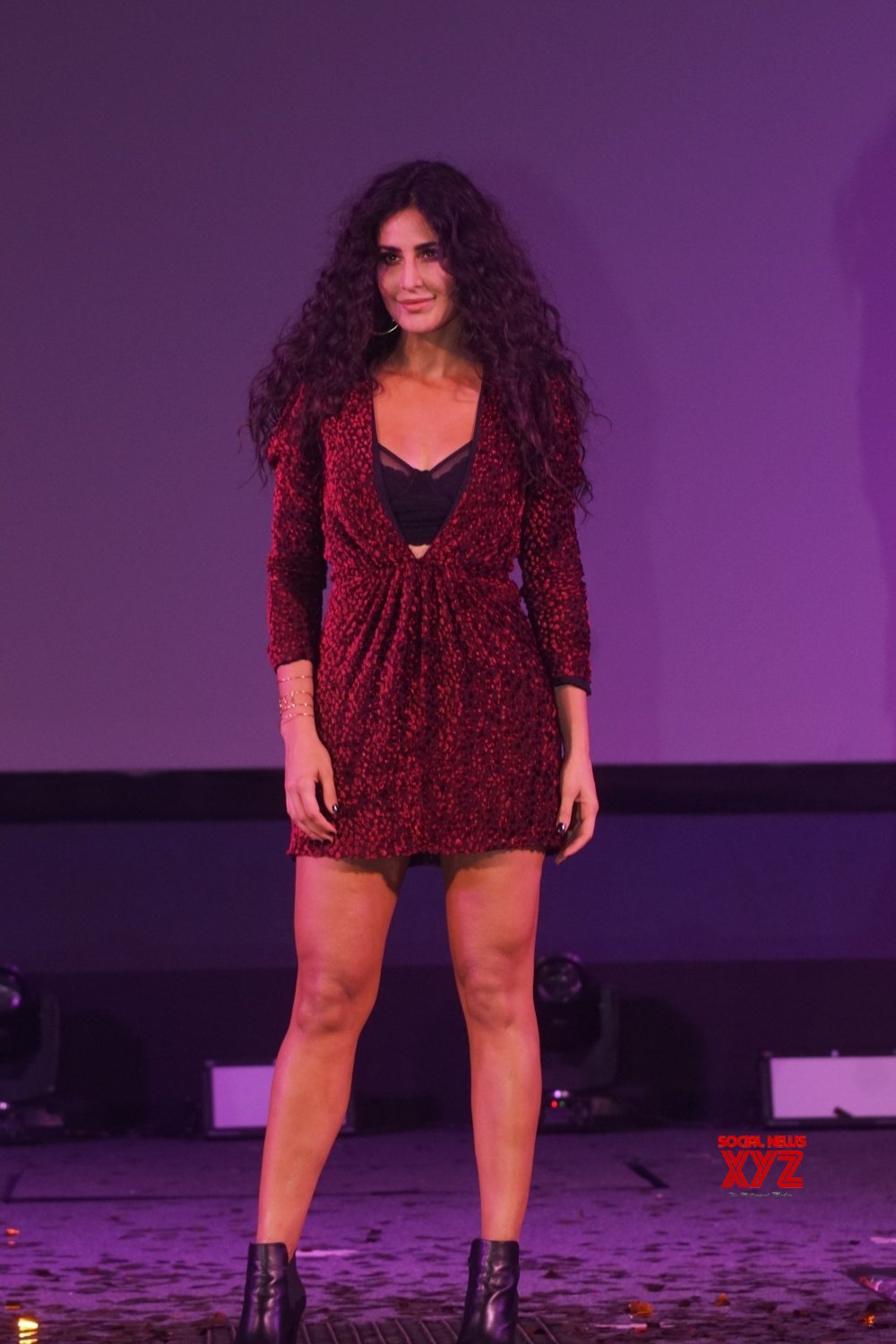 Mumbai: "Husn Parcham" song launch #Gallery - Social News XYZ