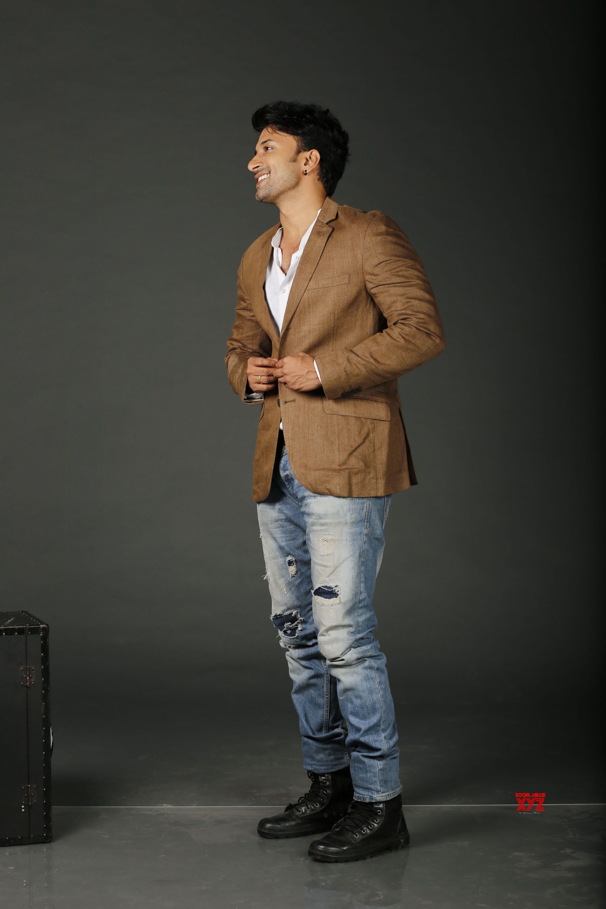 Bluff Master Hero Satyadev Photo Shoot Stills - Social News XYZ