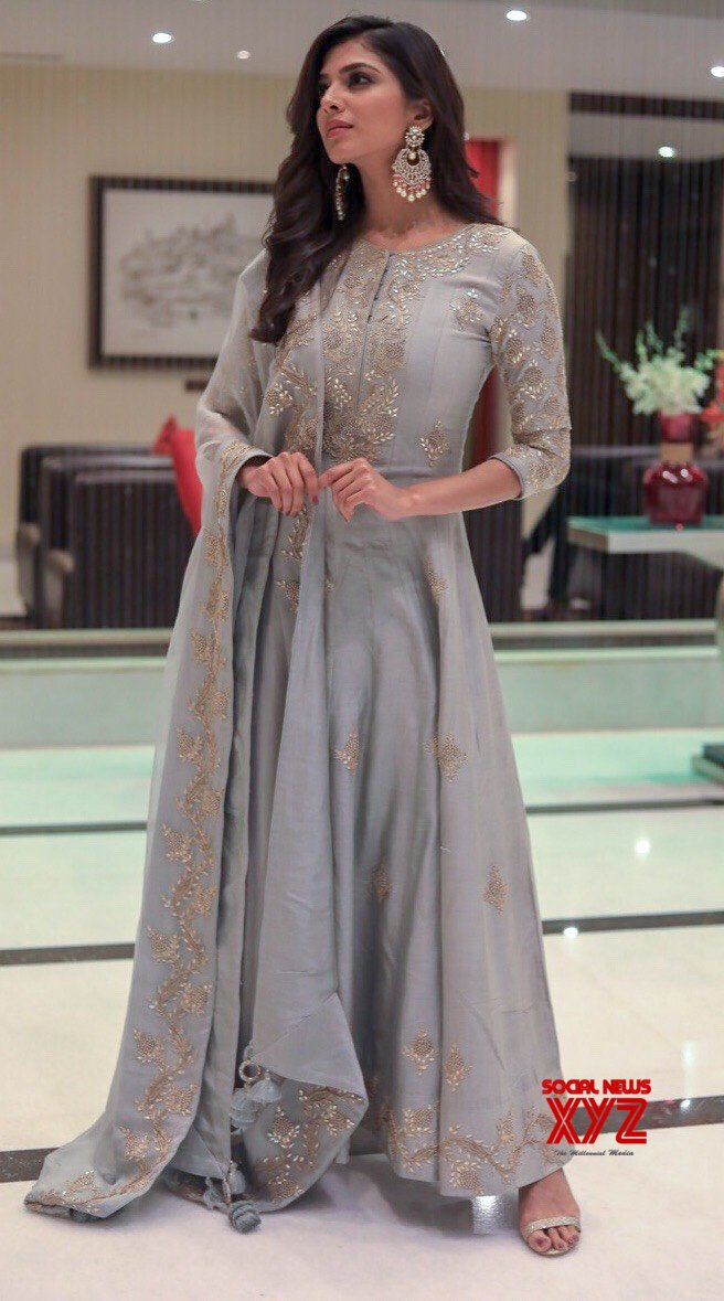 Actress Malavika Mohanan Stills From Petta Pre Release Event In Punit ...