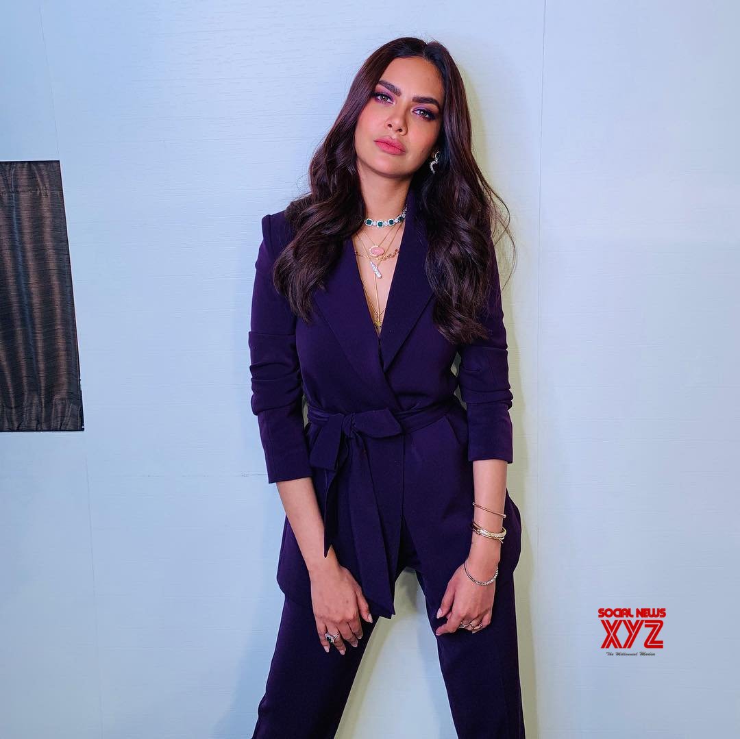 Actress Esha Gupta Stills from 'Get Dirty' Song Launch - Social News XYZ