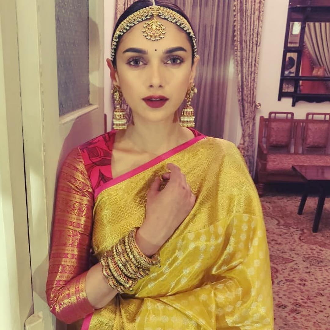 Actress Aditi Rao Hydari Stills In A Traditional Saree - Social News XYZ