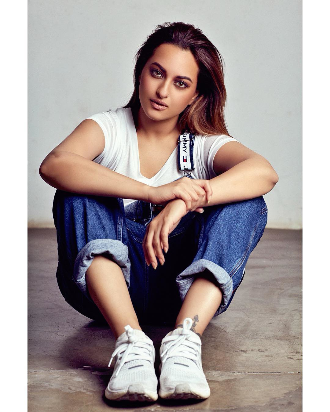 Actress Sonakshi Sinha Instagram Stills - Social News XYZ