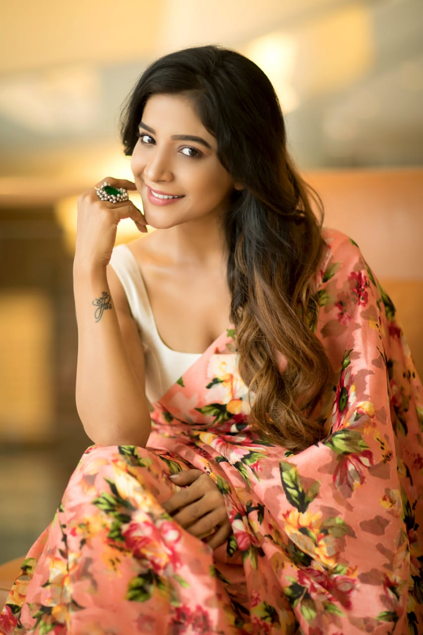 Actress Sakshi Agarwal New Photo Shoot Stills - Social News XYZ