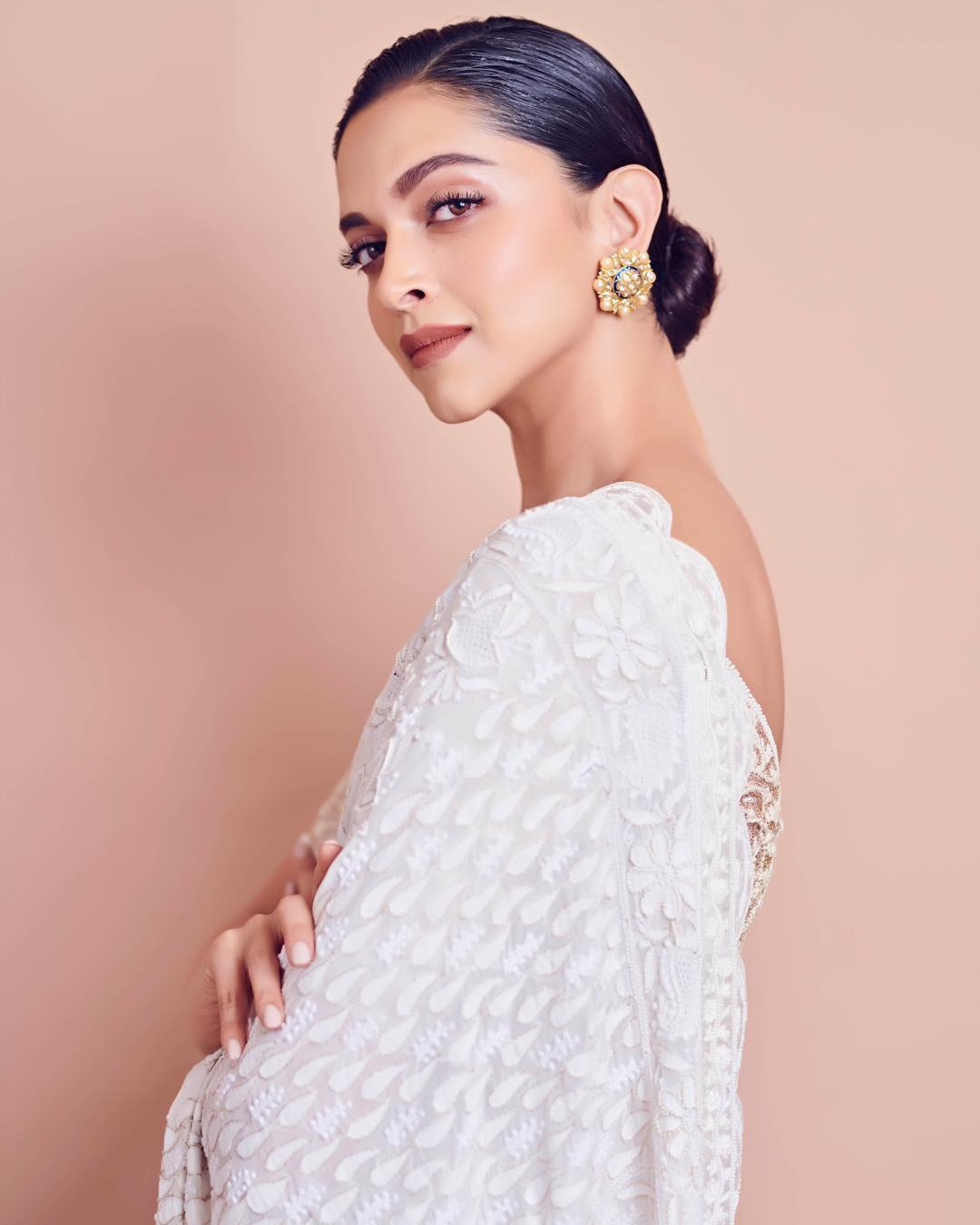 Actress Deepika Padukone Latest Hot Insta Stills - Social News XYZ
