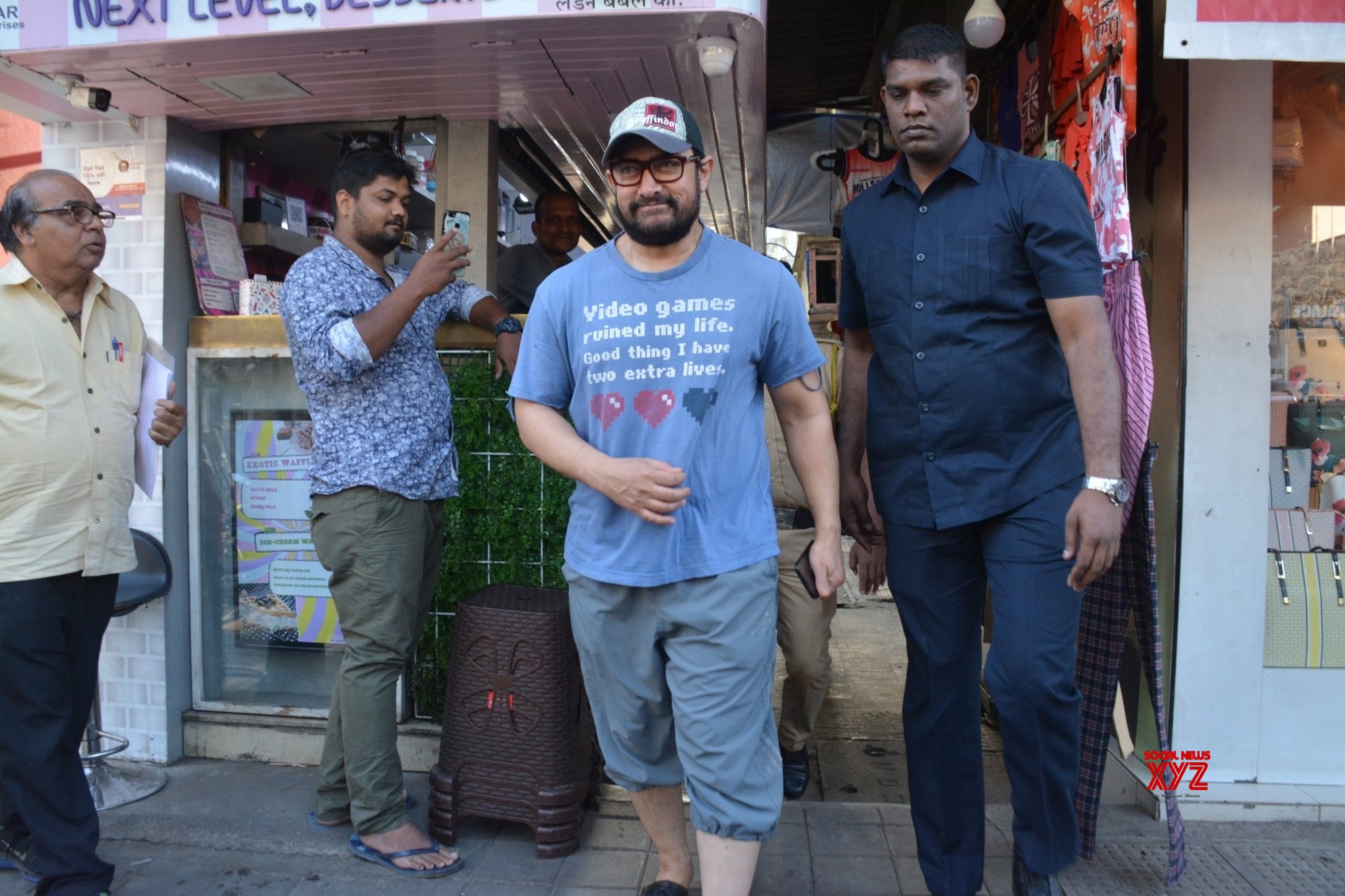 Mumbai: Aamir Khan seen in Bandra #Gallery - Social News XYZ