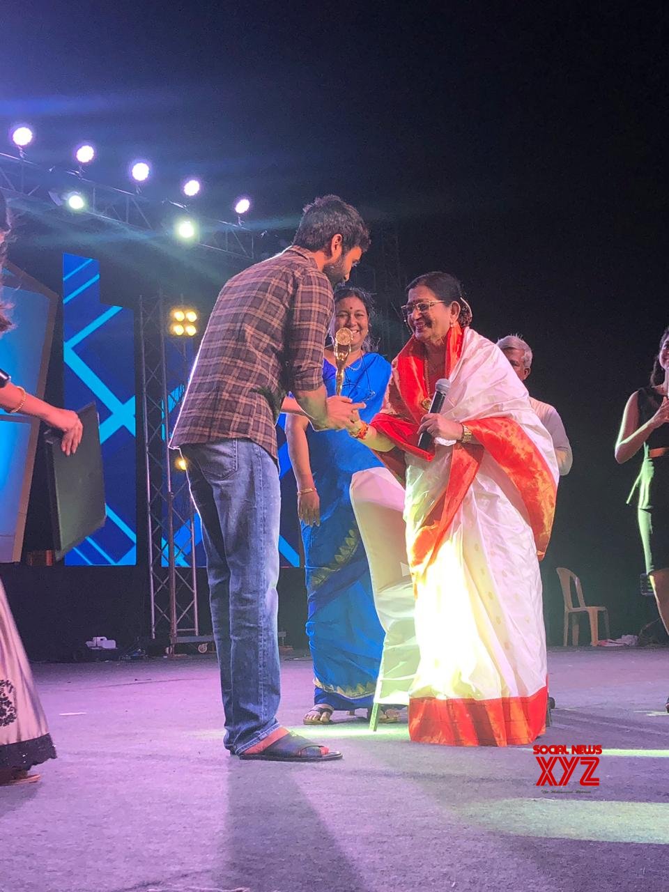 Dhanush Won The Best Actor Award For Vada Chennai At The Anna ...