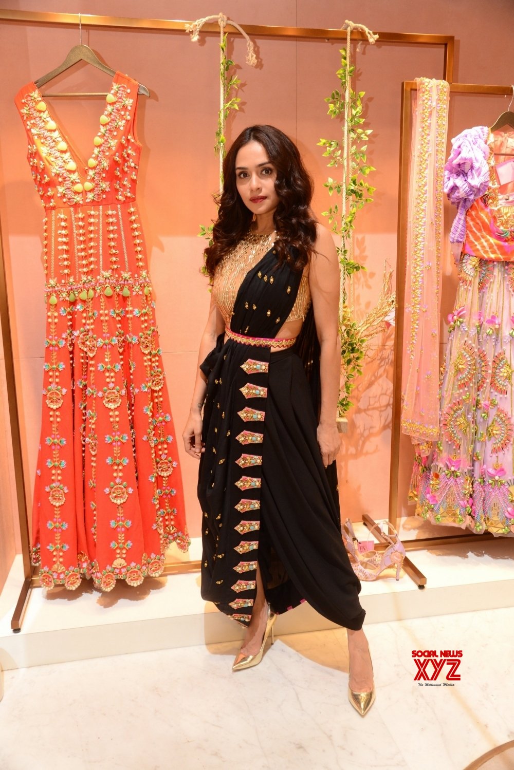 Mumbai: Amrita Puri, Shamita Shetty, Amruta Khanvilkar at fashion ...