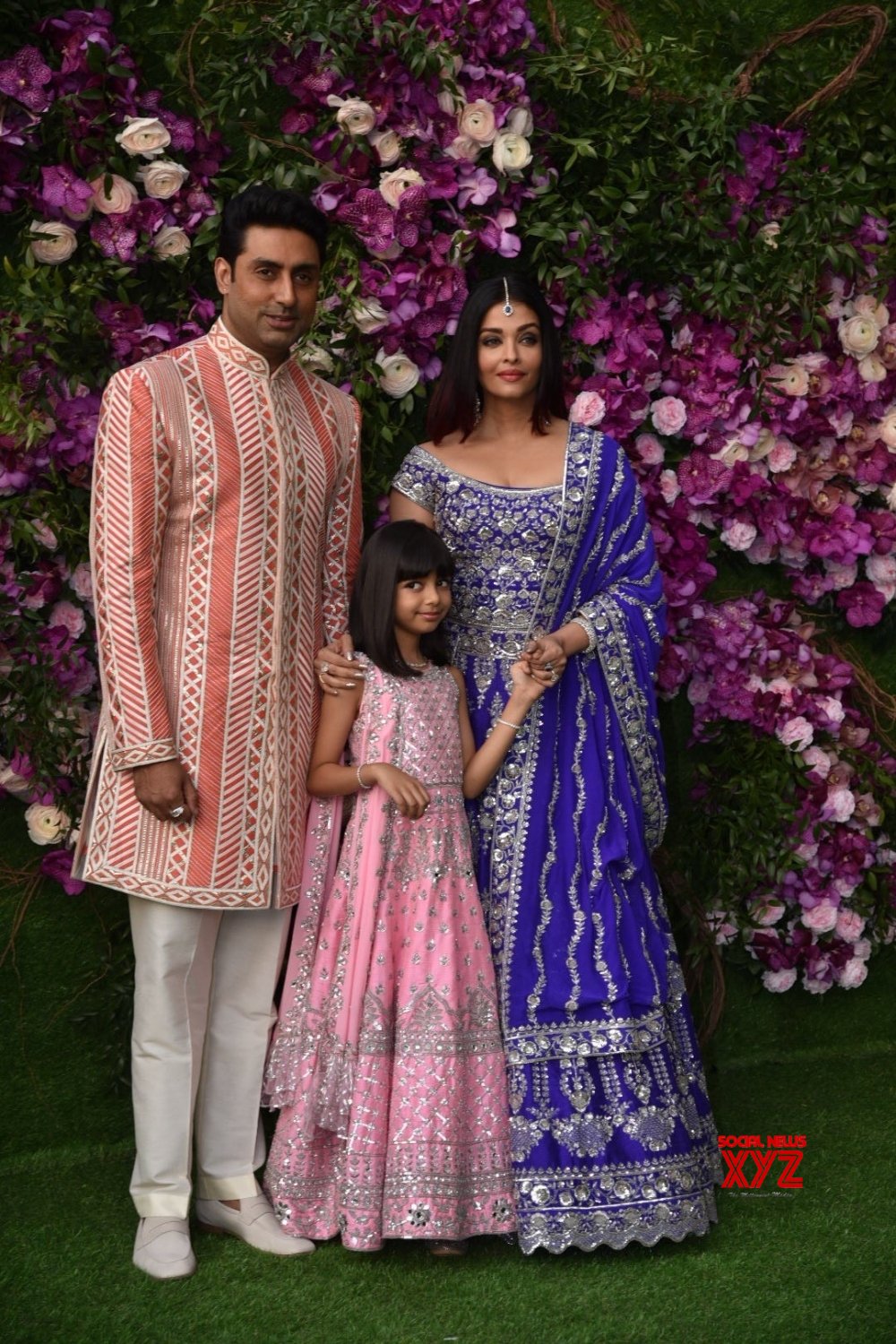Mumbai: Abhishek Bachchan, Aishwarya Rai and Aaradhya Bachchan at Akash ...