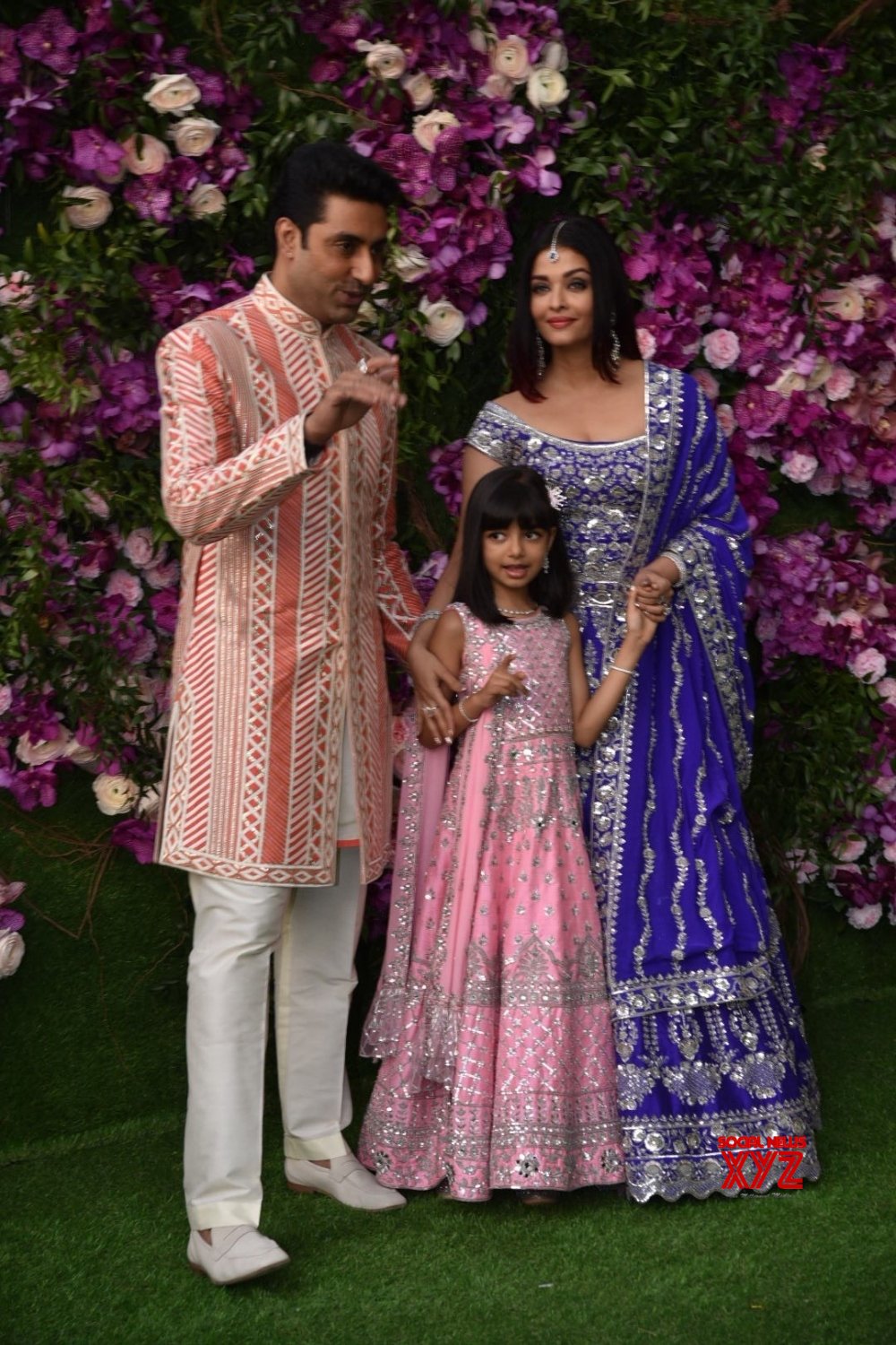 Mumbai: Abhishek Bachchan, Aishwarya Rai and Aaradhya Bachchan at Akash ...