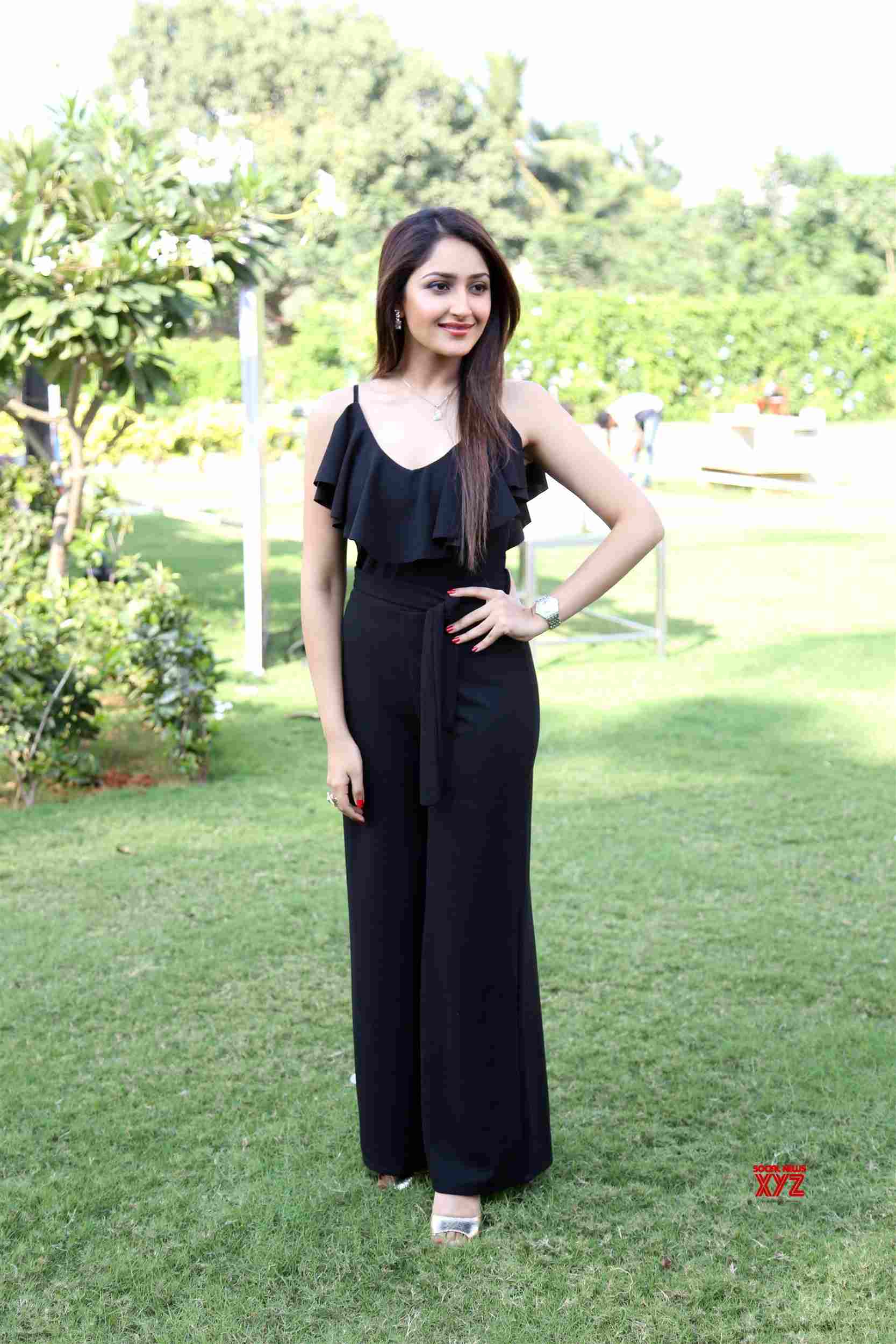 Actress Sayyeshaa Latest Glam HD Stills - Social News XYZ