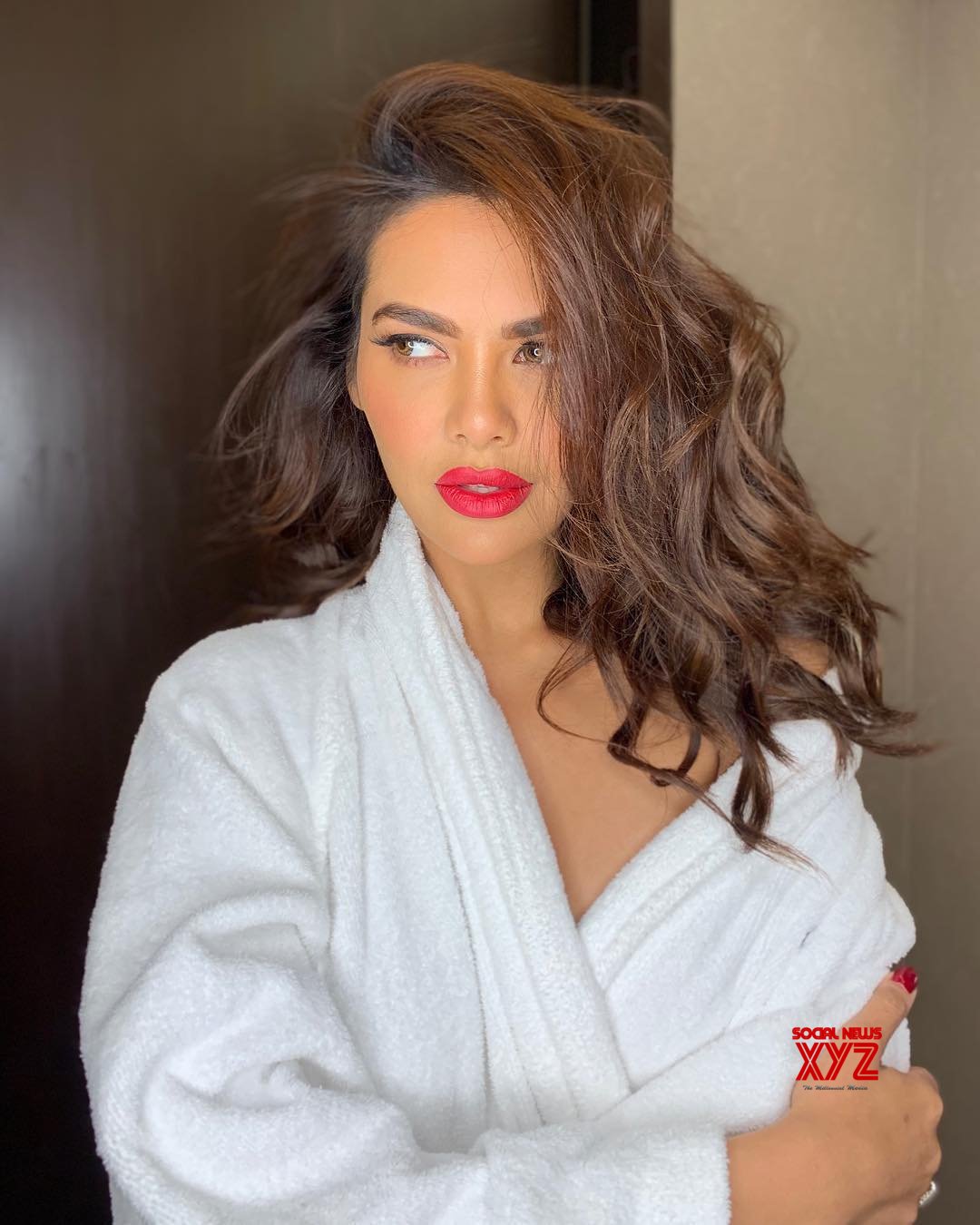 Actress Esha Gupta Hot And Bold Stills - Social News XYZ