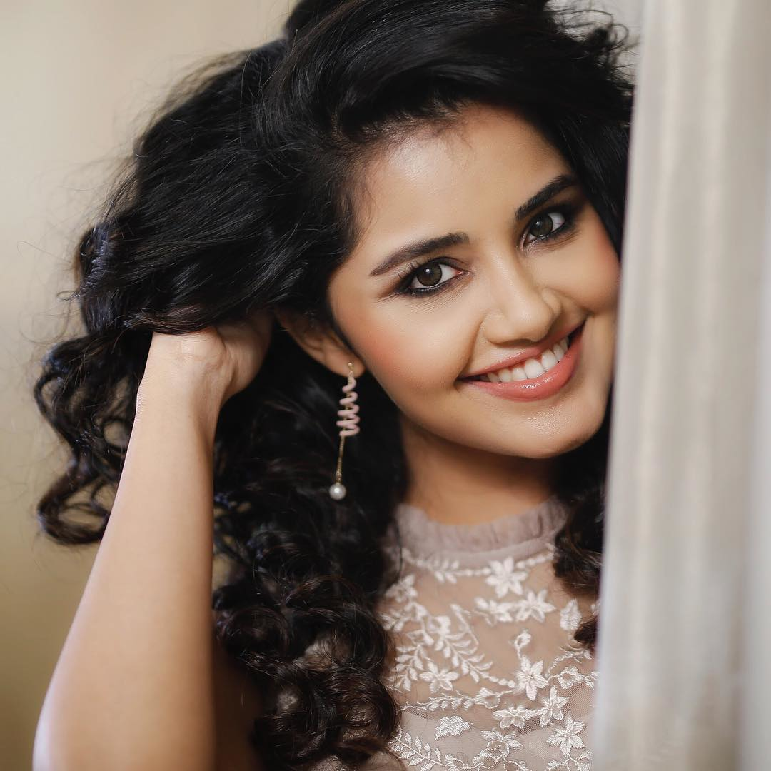 Actress Anupama Parameswaran Sparkling New Stills - Social News XYZ