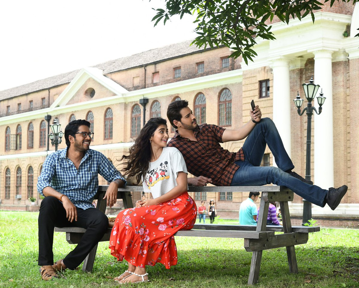 Choti Choti Baatein Song New Still From Maharshi - Social News XYZ
