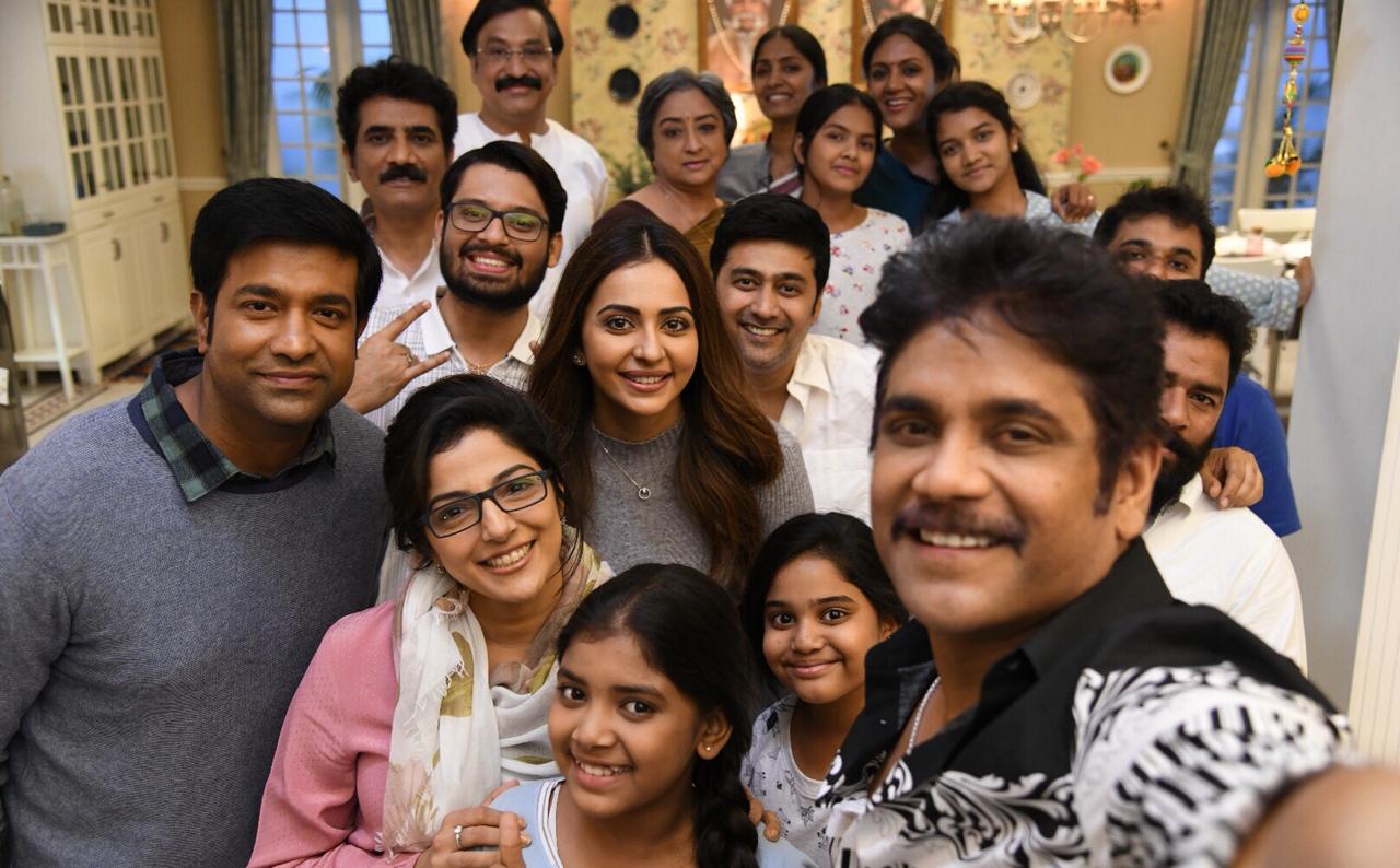Manmadhudu 2 Movie Family Stills - Social News XYZ