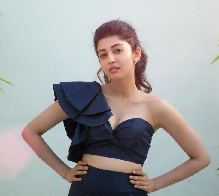 Actress Pranitha Subhash Hot New Stills - Social News XYZ