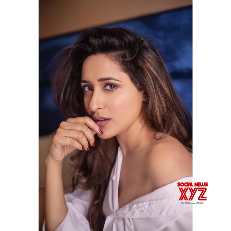 Actress Pragya Jaiswal Bold Stills - Social News XYZ
