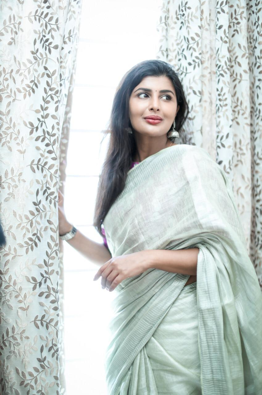 Actress Rajshri Ponnappa Glam Stills - Social News XYZ