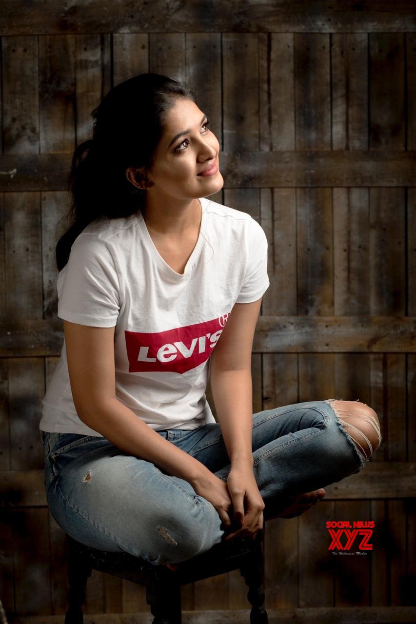 Actress Vani Bhojan Latest Photo Shoot Stills - Social News XYZ