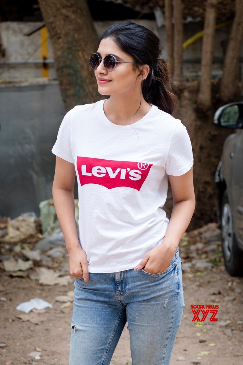 Actress Vani Bhojan Latest Photo Shoot Stills - Social News XYZ