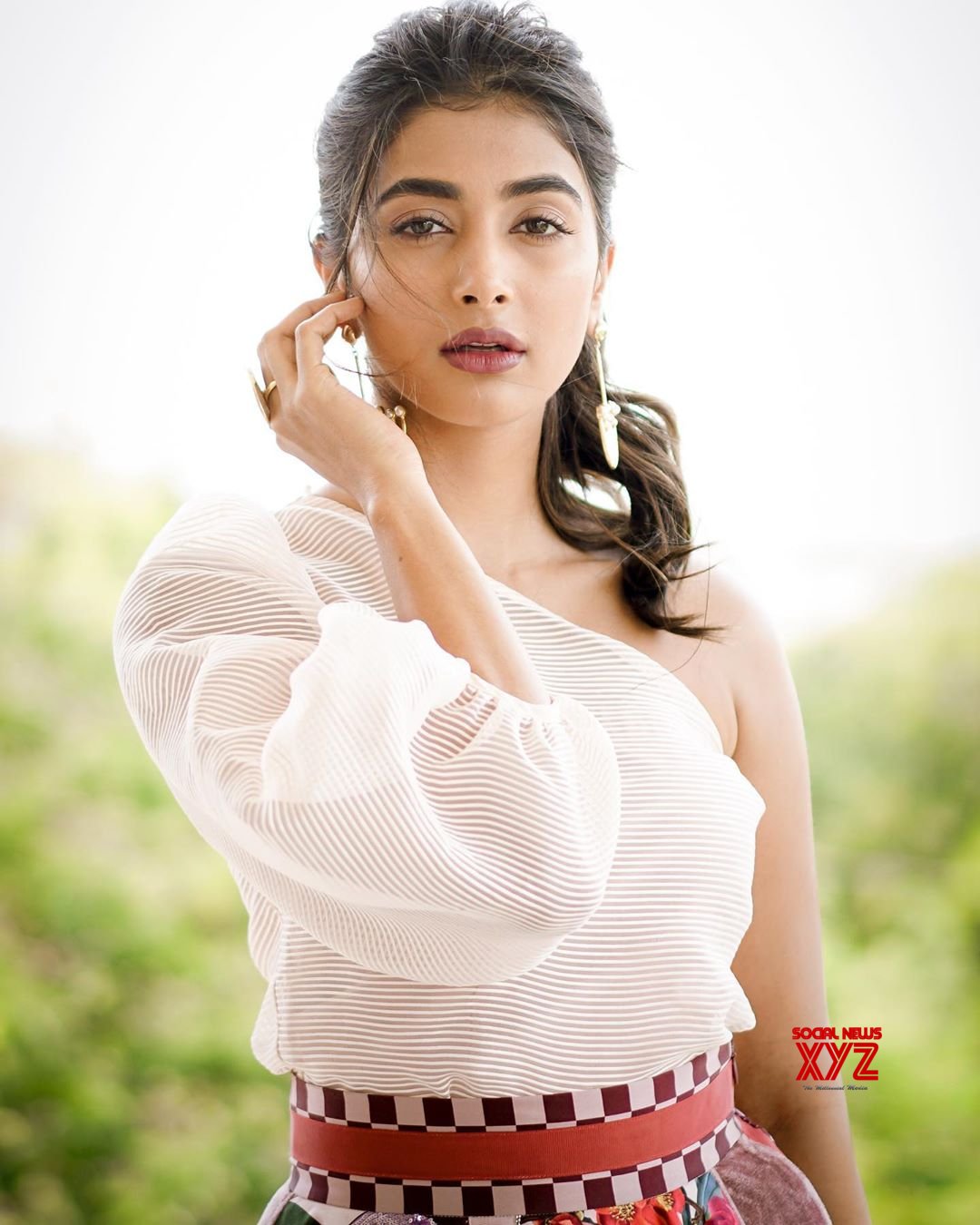 Actress Pooja Hegde Stills From Maharshi Movie Promotions - Social News XYZ