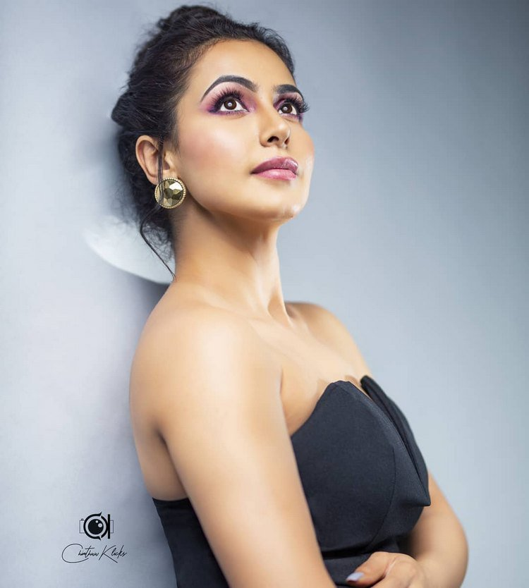 Actress Nandini Rai Hot Stills - Social News XYZ