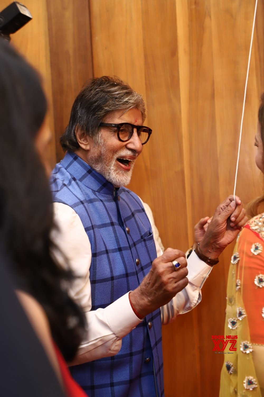 Mumbai: Amitabh Bachchan inaugurates Smita Thackeray's "Mukkti Cultural ...