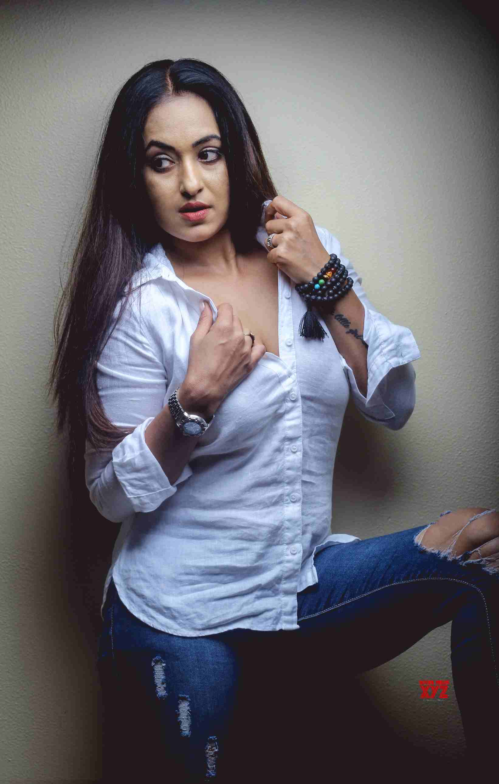 Meet The Reel Time 'Sanskari Bahu' Sangeeta Kapure In Real Life ...