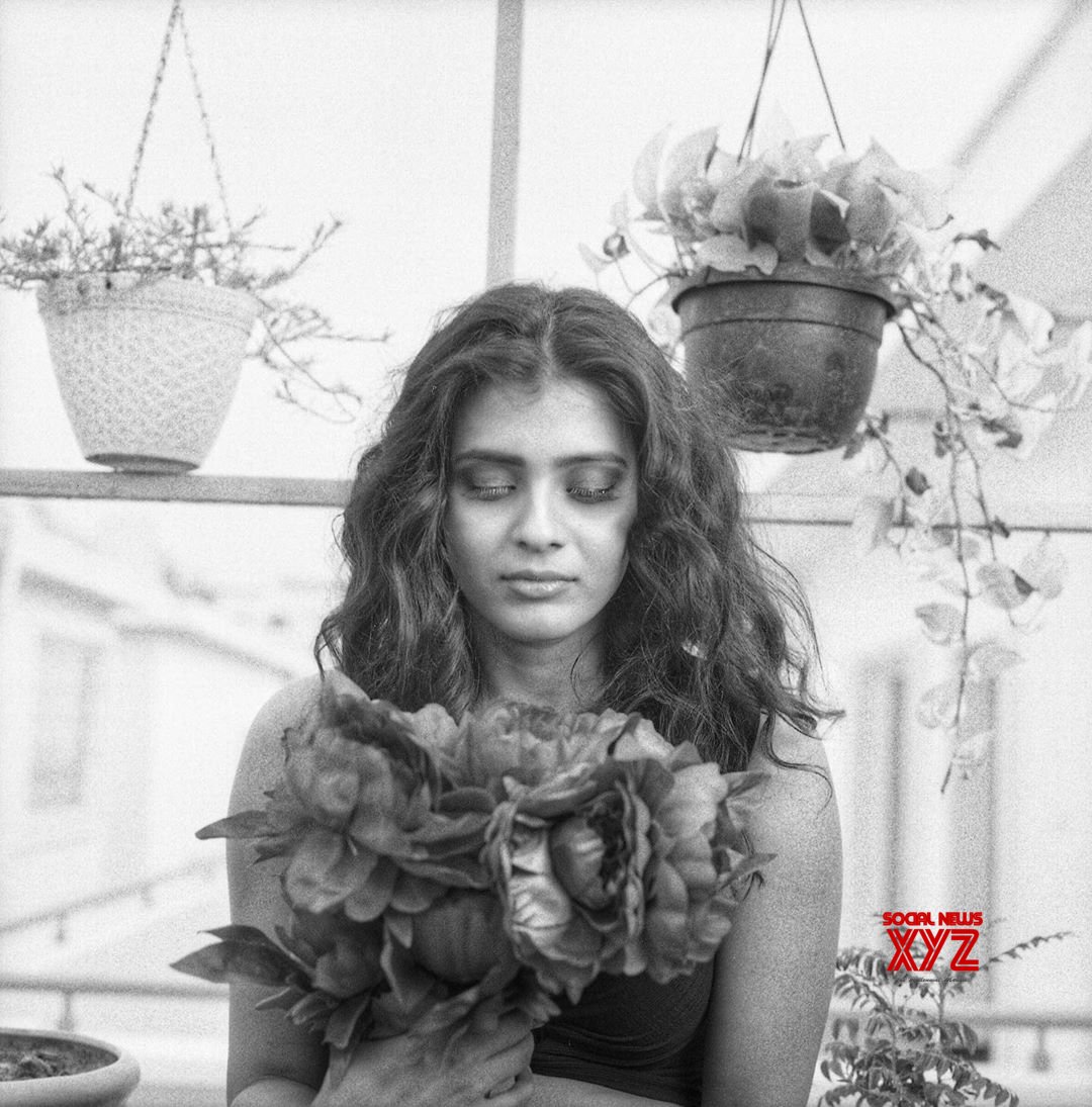 Actress Hebah Patel Latest Hold And Bold Stills - Social News XYZ