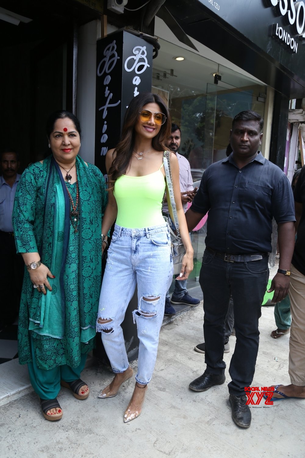 Mumbai: Shilpa Shetty, Sunanda Shetty seen at Bandra #Gallery - Social ...