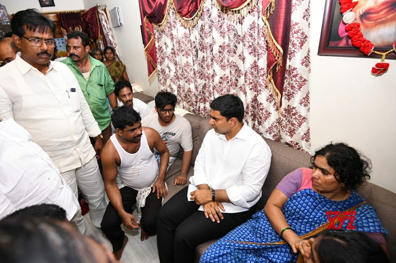 Nara Lokesh Pays Respects To TDP Leader Uma Yadav Killed By YSRCP Gallery - Social News XYZ