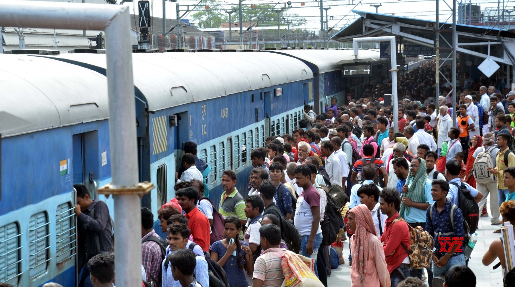 Muzaffarpur: Overcrowded Muzaffarpur - Lokmanya Tilak Terminal #Gallery ...