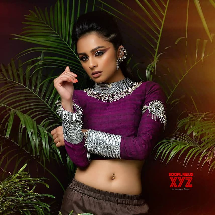 Singer Pragathi Guru Prasad Latest Hot Photo Shoot Stills - Social News XYZ